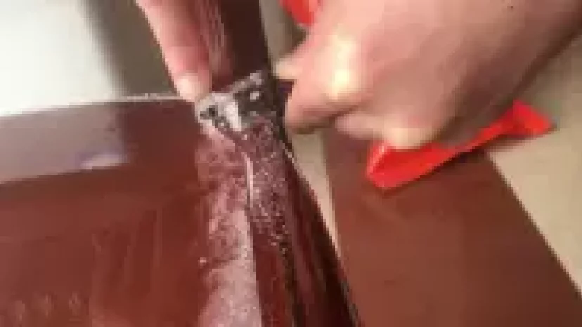 家具贴膜、厨房贴膜修边器的使用方法曲面弧度修边的方法
