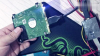 电脑硬盘出现软件故障,除了更换芯片,其实还有另一种维修方法