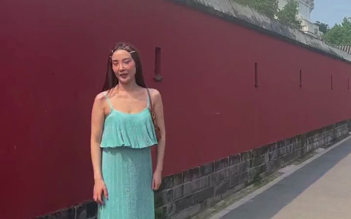 胡同儿深处的让我们荡起双桨的白塔该怎么拍呢?快来跟我学吧