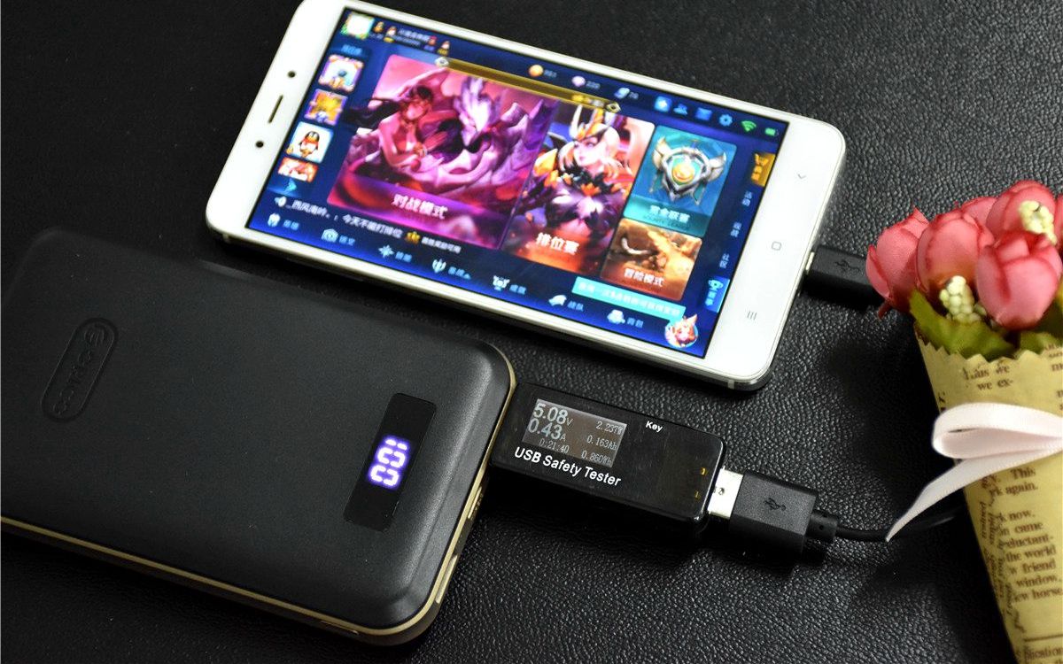 手机在充电时,应该先插插座还是先连接数据线?很多人都搞错了