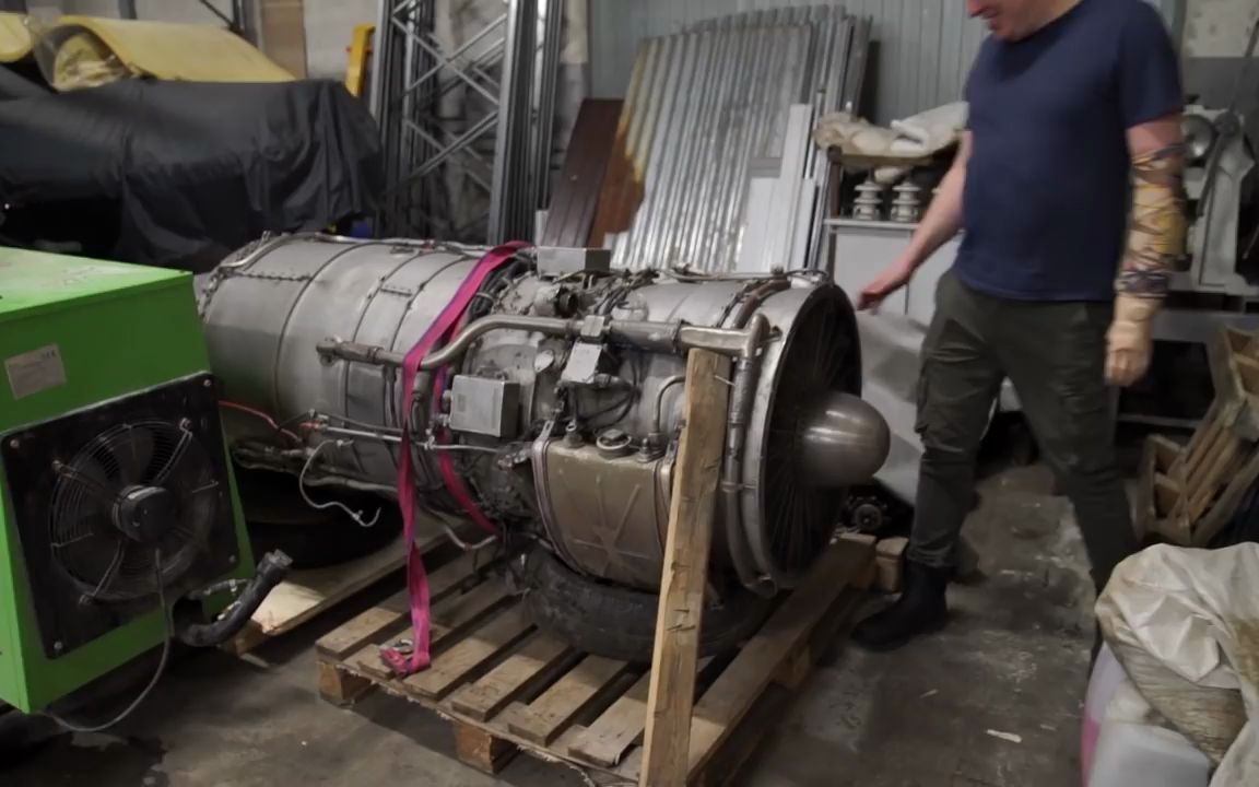 AI-25 涡轮风扇发动机,推力为 1500 公斤。