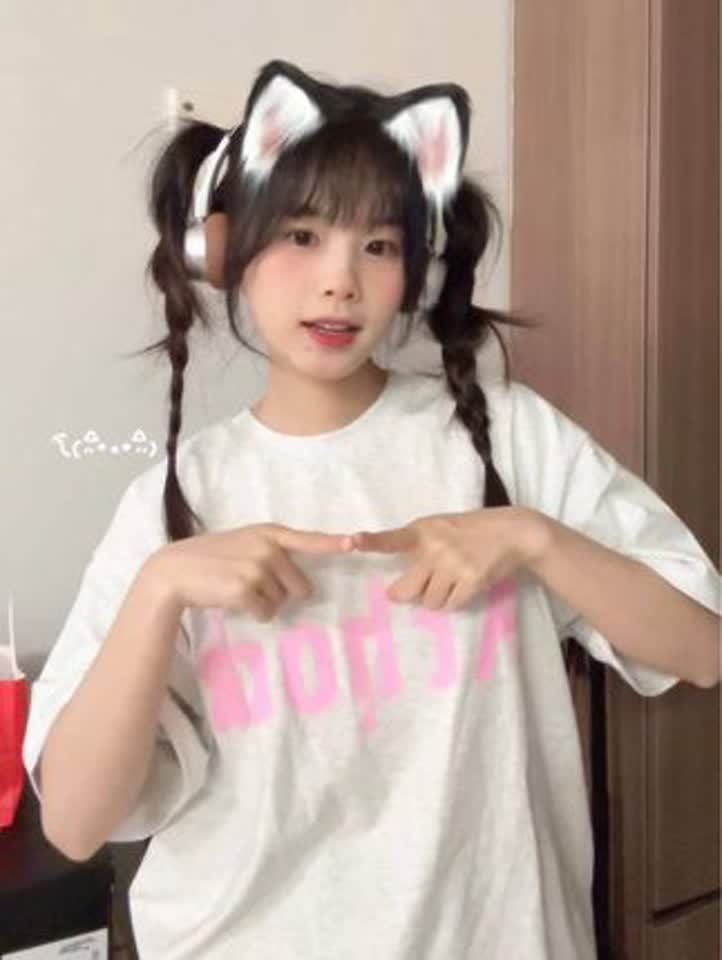 ...发型就是散了的双麻花辫!嘿嘿- #甜妹手势舞 #lovecountdown #林娜琏