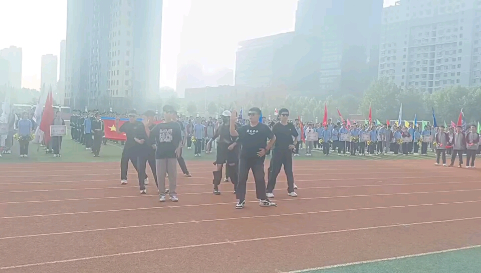 枣庄八中2022届高一15班运动会开幕式表演