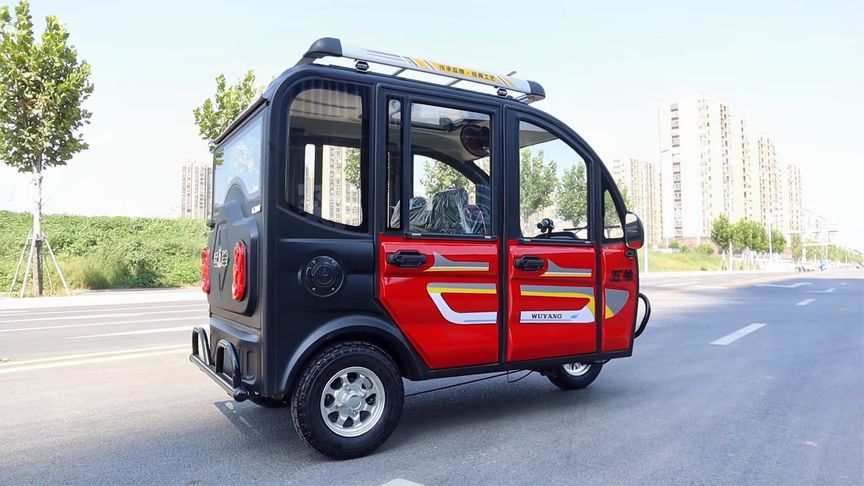 五门四座三轮电动车,方便出行,节省成本!