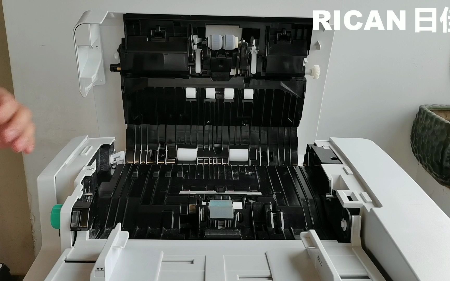 日佳分享-佳能C5550清理输稿器