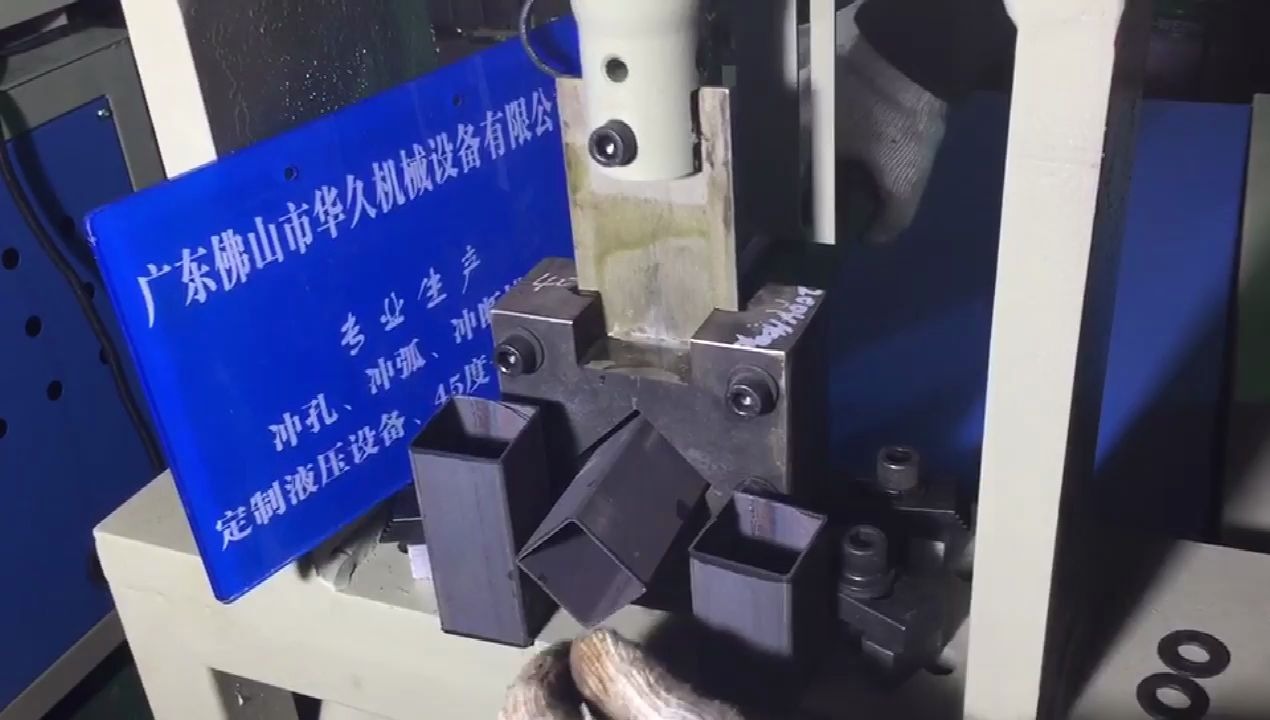 方管打孔机 液压扁铁冲孔机不锈钢扶手圆管冲弧机模具图片