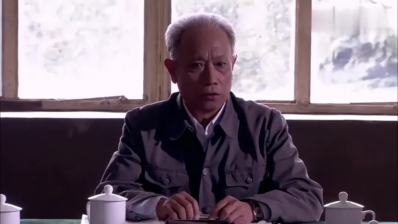 历史转折:首长召开会议,一切工作以发展生产为中心,竟有人反对