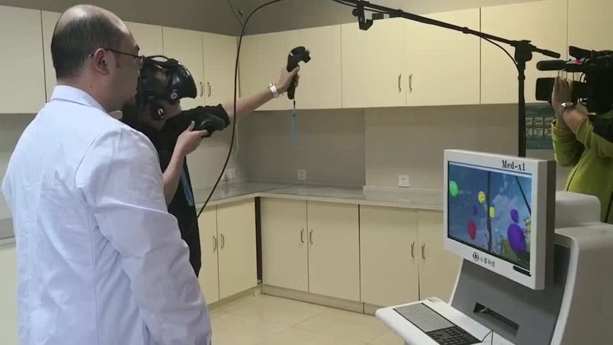 l湘雅二医院精卫所专家将VR设备应用于心理治疗