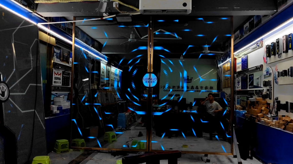 网红门镀膜玻璃和普通钢化玻璃有什么区别?玻璃是生活中常见之物,它...