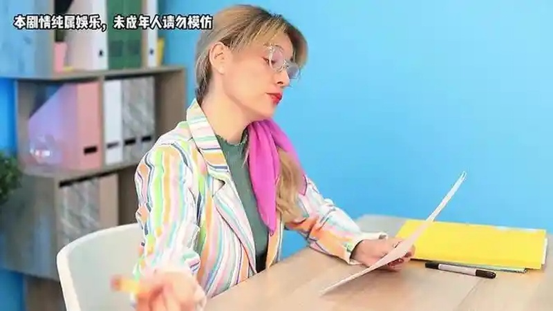 穷老师VS富老师,两种不同的教学方式,哪个更受欢迎呢?搞笑老外老外...
