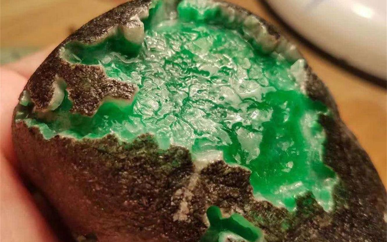 什么是冰种翡翠?如何区分与玻璃种呢?