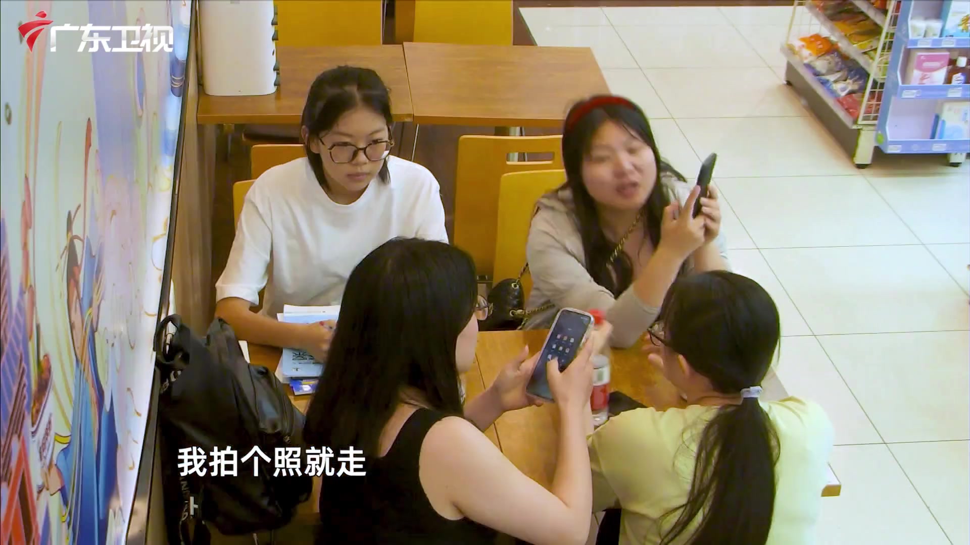 当在公共场合目睹校园霸凌,女生:学点法律吧!