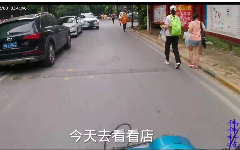 女客户笔记本WiFi上不了网,信号也搜不到,我手机也搜不到