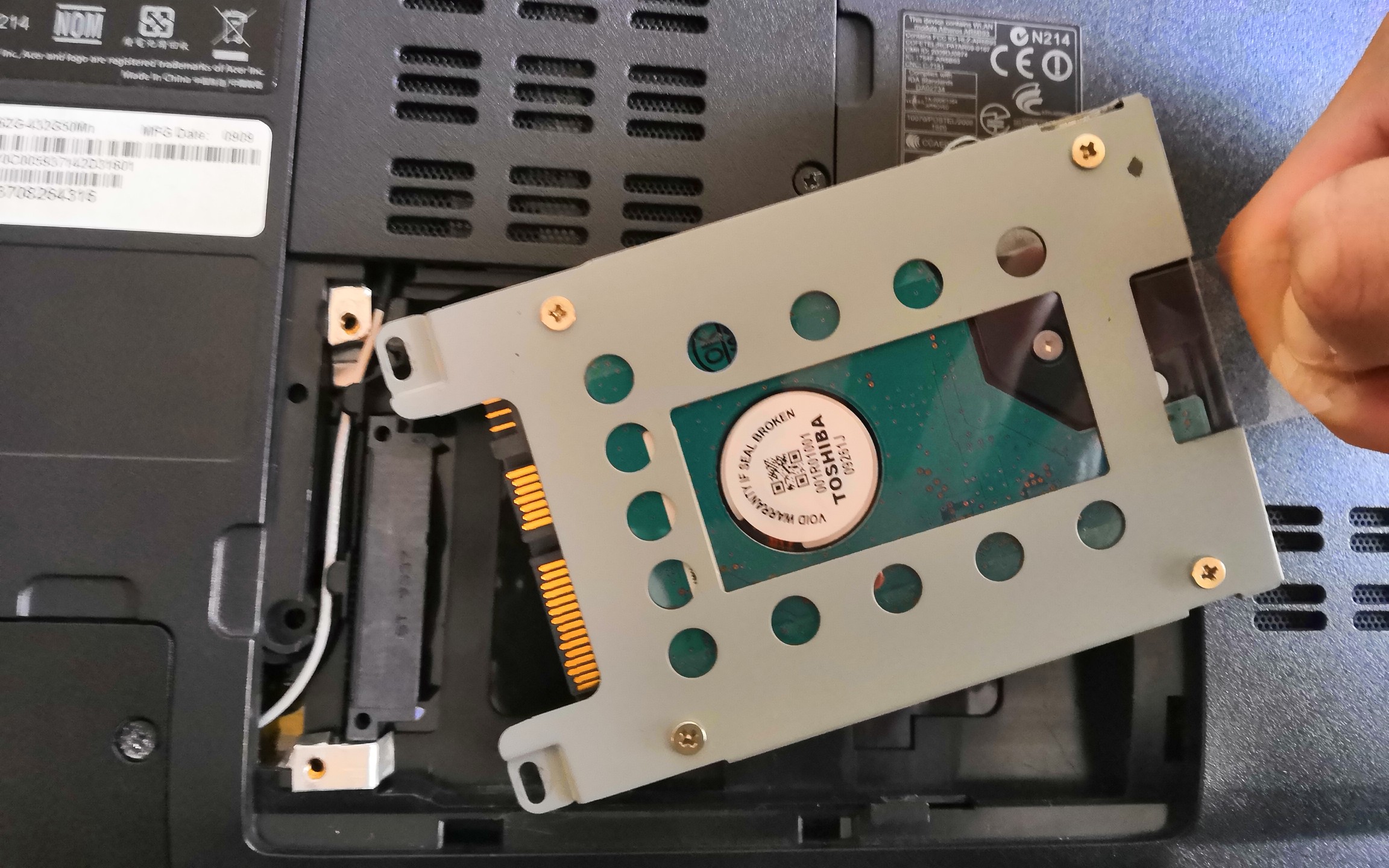 当你趁硬盘不注意,把它从正在运行的电脑上拔出去会怎样?