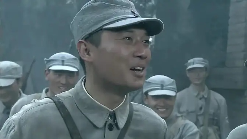 锁定美军特使:司令员出手大方,武器随便要,连长察觉任务不容易
