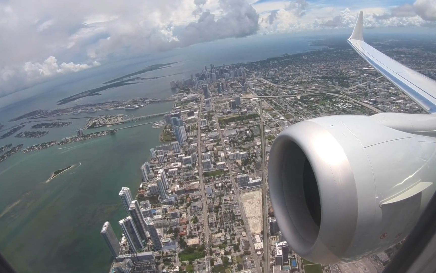 飞机离开迈阿密城市