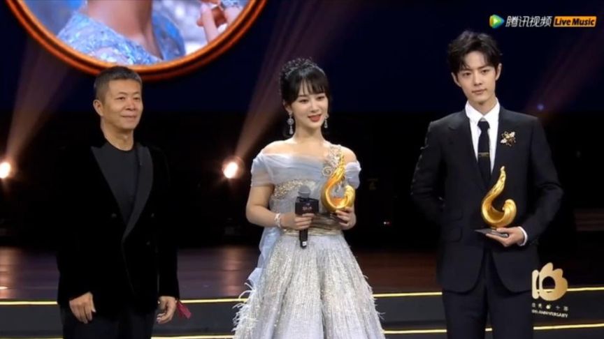 微博之夜:杨紫肖战同框登台领奖