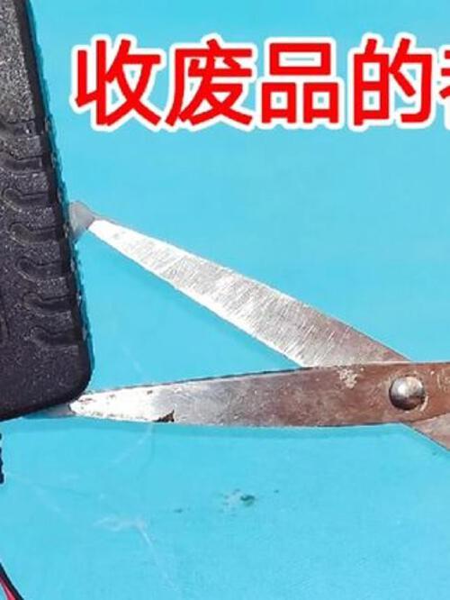 收废品都不要的充电线,老电工剪断两半,这样用价值翻倍,涨见识
