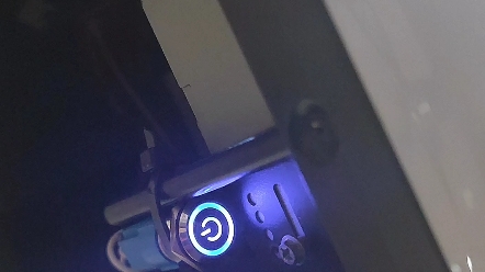 电脑开机,但是显卡不输出信号。电脑求救