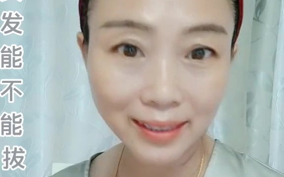 黑豆.黑芝麻.核桃仁.黑桑葚.黑米.磨成粉,每天一碗头发乌黑发亮