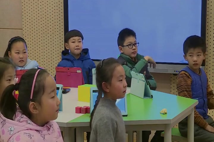 【获奖】苏教版小学四年级数学上册1从前面、右面和上面观察物体-居...