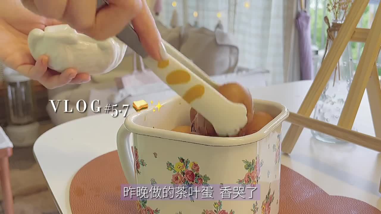 上班的早餐打包了自制茶叶蛋、三明治和奶绿干劲十足vl