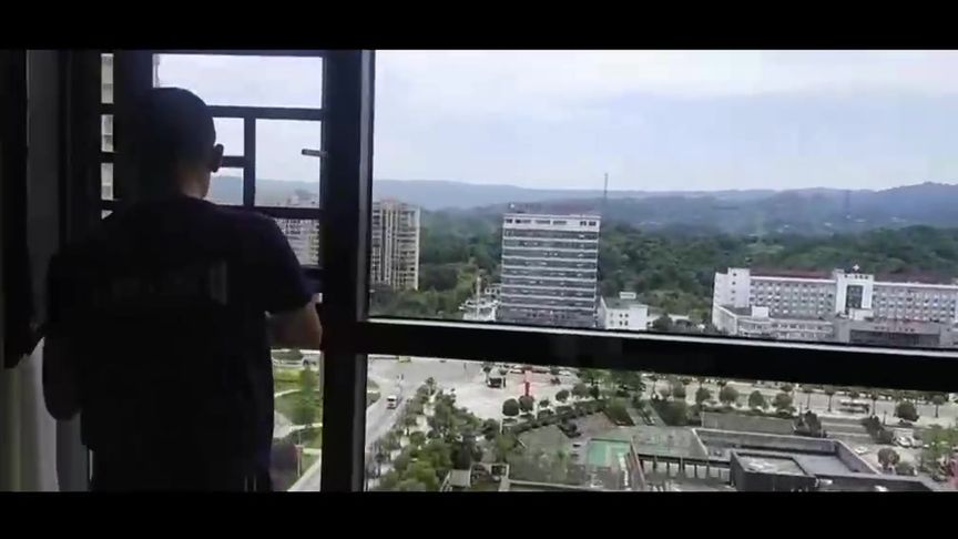 千紫门窗 管家服进行中 免费对门窗进行维护保养 还有小礼品赠送