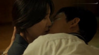 男学生喝醉后,借机亲了老师,从此便不可收拾