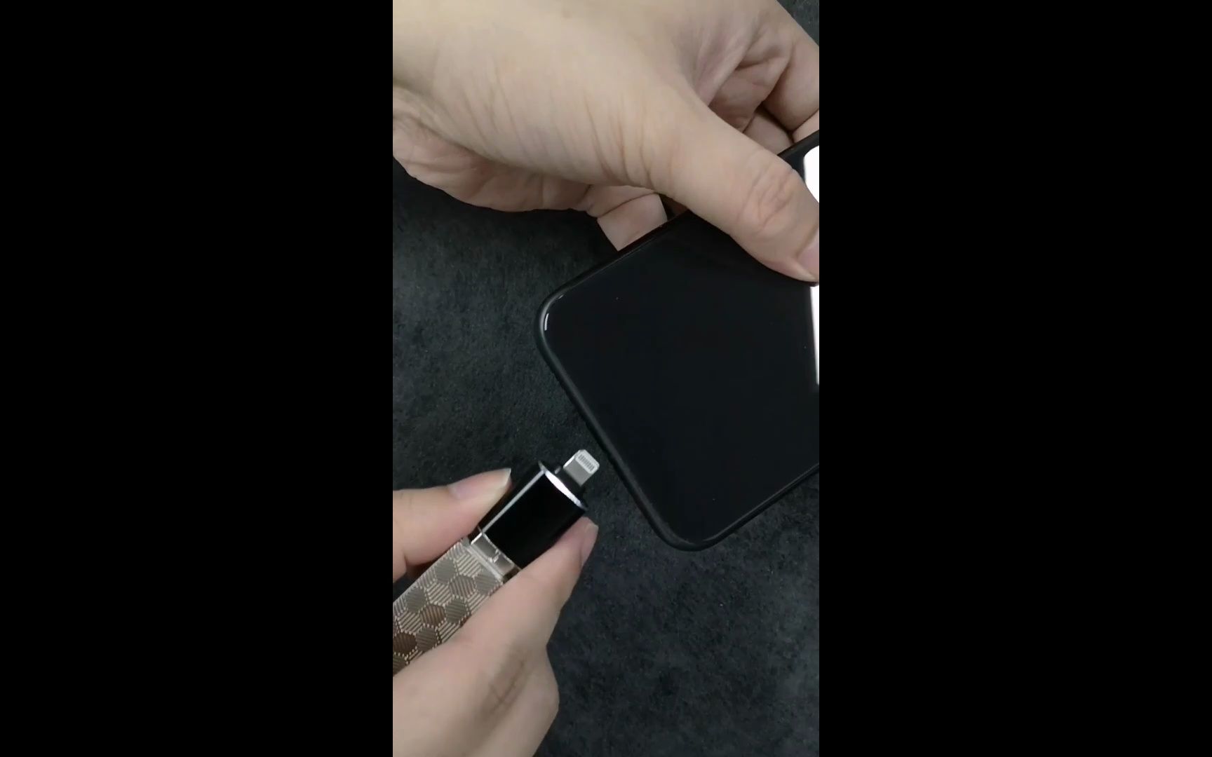 苹果手机接U盘使用教程