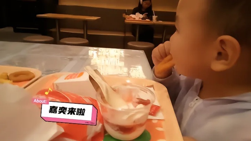 大家都是汉堡包,凭什么你们都是憨憨,就我是宝宝