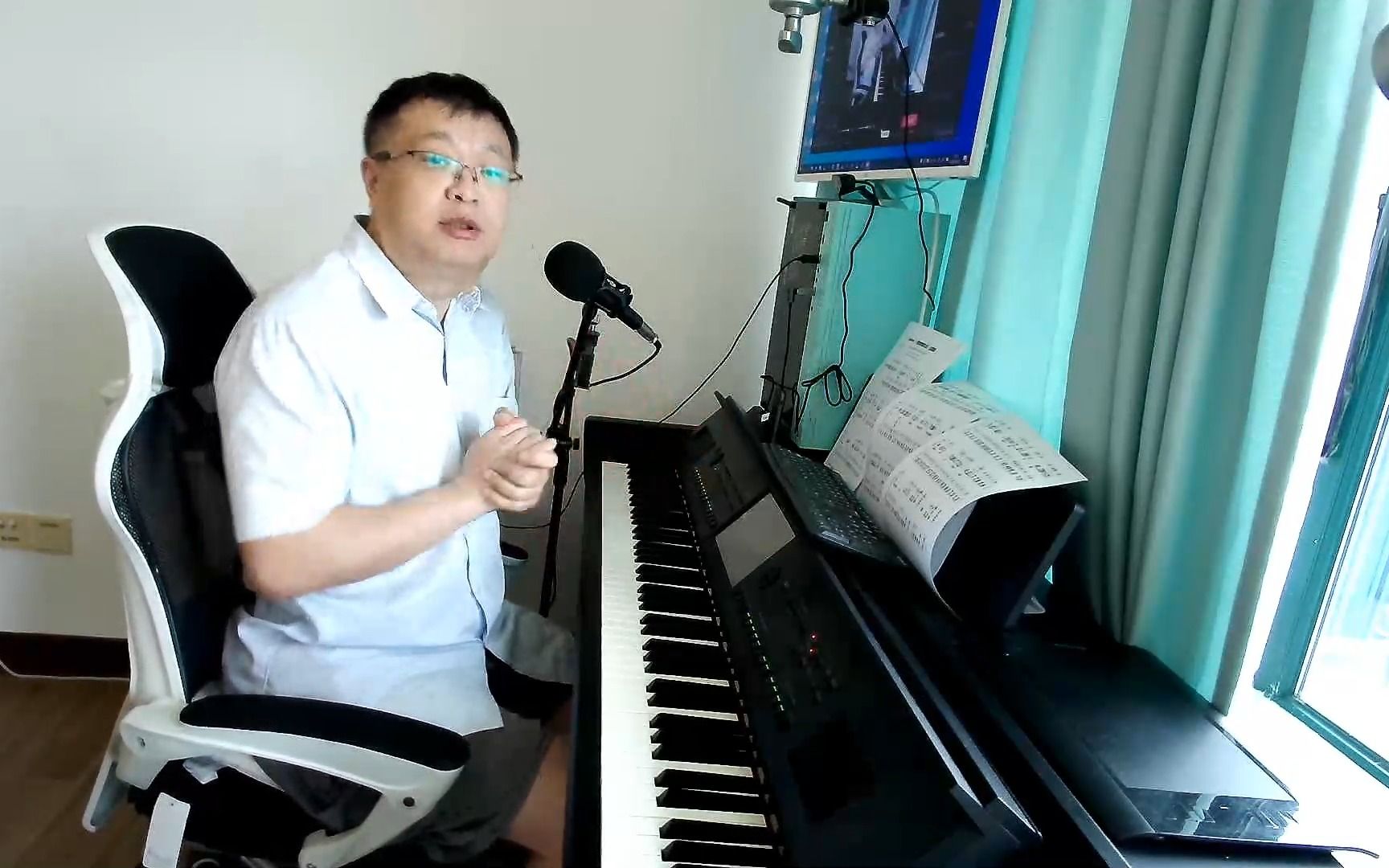 我就这个水平!我就教人弹钢琴了!你可以不喜欢,我喜欢!哈哈