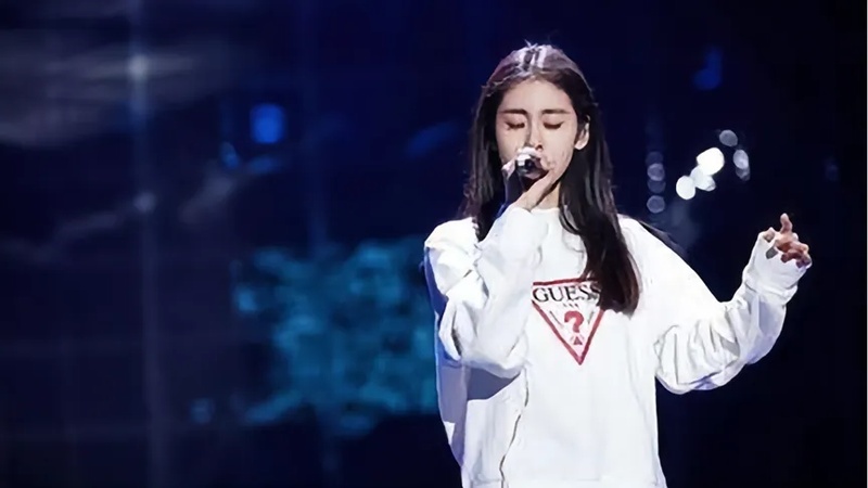 张碧晨华晨宇合唱这首歌一炮而红,真是个才女,跟华晨宇简直绝配