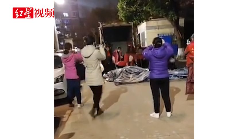 社区用环卫车给居民送肉 武汉青山区副区长被立案审查