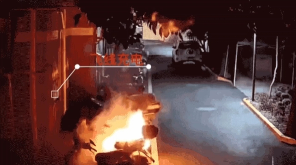 电动车火灾事故合集!看完后再也不敢在室内给电动车充电了!