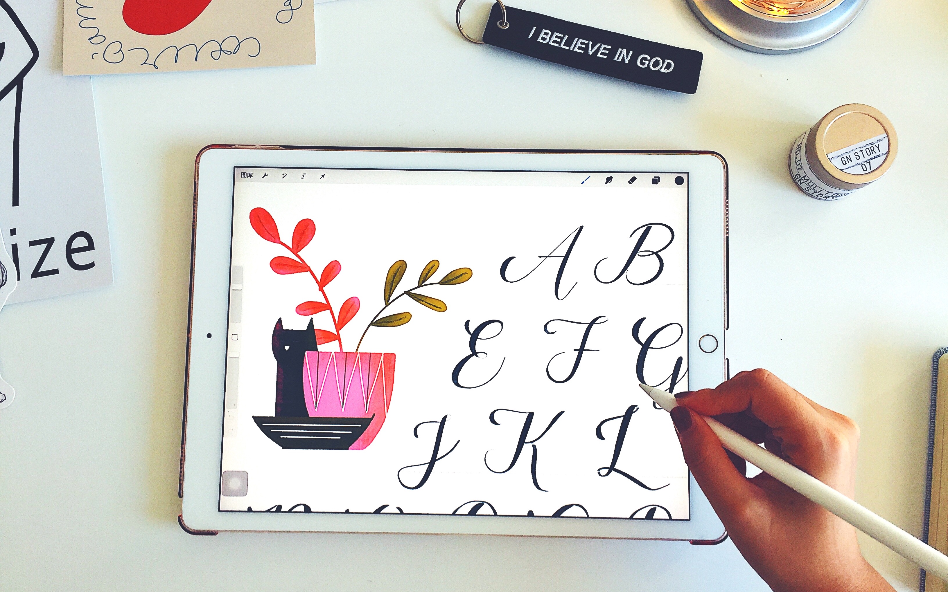 练字如何使用字体参考|免费字体下载网站哪个好?一口气写新滴花体...