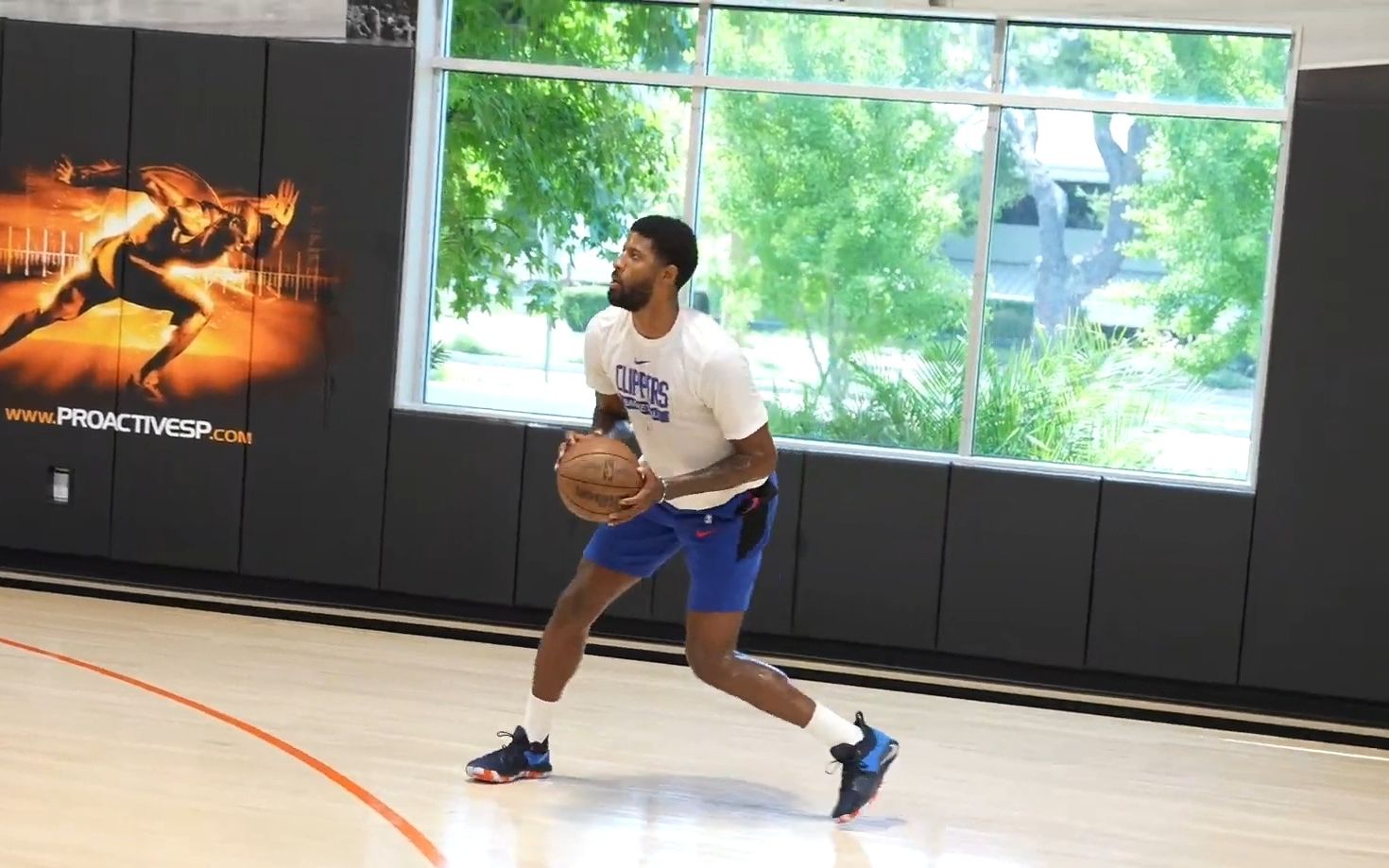 “力量与柔和的结合”保罗乔治投篮慢动作