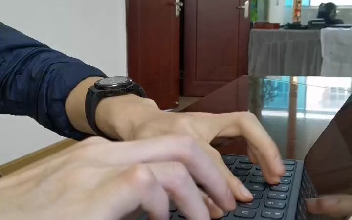 哦吼!联系我就可以获得一台超酷的摇表器