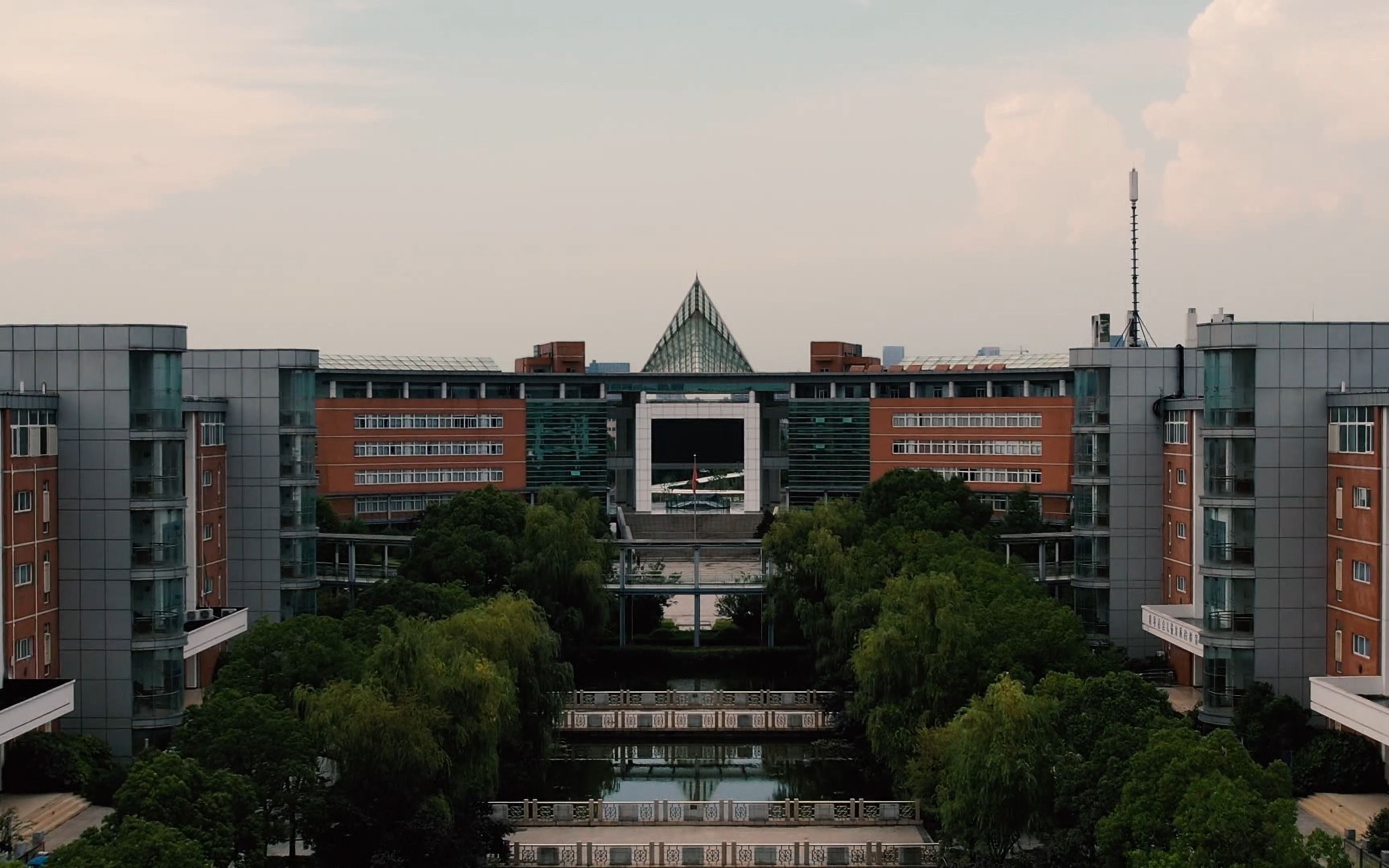 【南师江宁】9.26国庆“喜迎二十大,逐梦创未来”主题升旗仪式视频(...