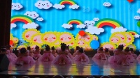 达州艾乐国际幼儿园毕业典礼,表演的节目是《美丽的花季》