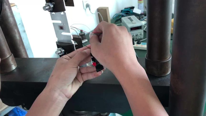 传感器是这样测试的,纯手工打造[捂脸][呲牙][祈祷]。