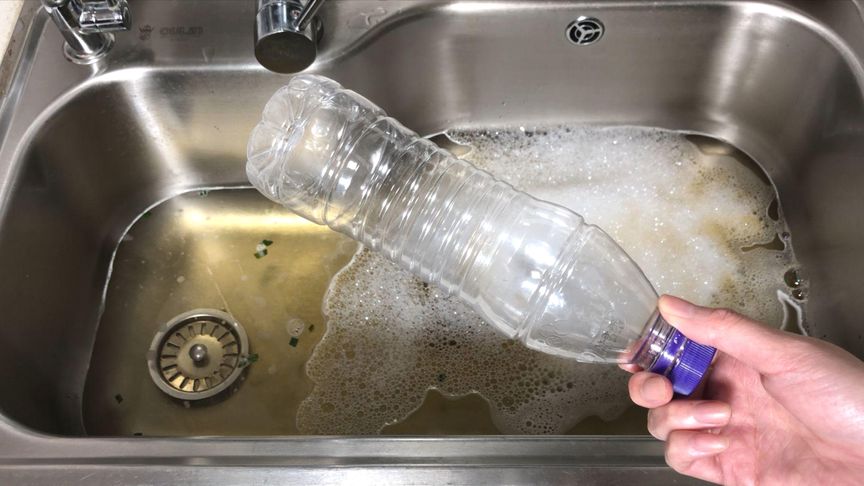 不管厨房下水道有多堵，教你巧方法，3分钟就能疏通，不花冤枉钱