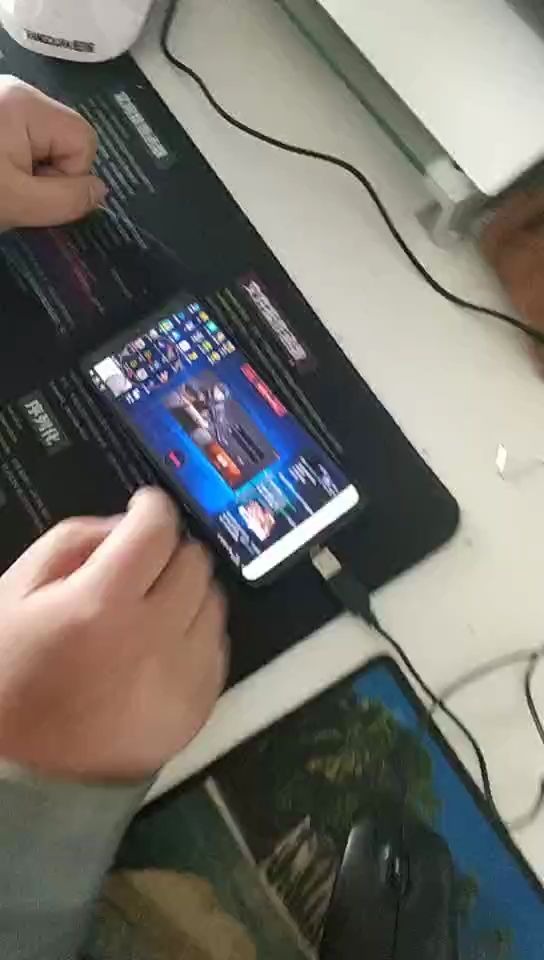 原来真的可以用手机玩电脑上的游戏,挺方便