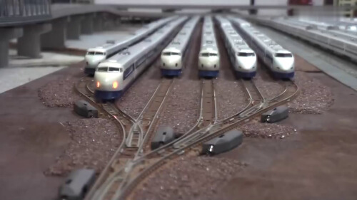 有趣的火车模型,轨道设计的也不错