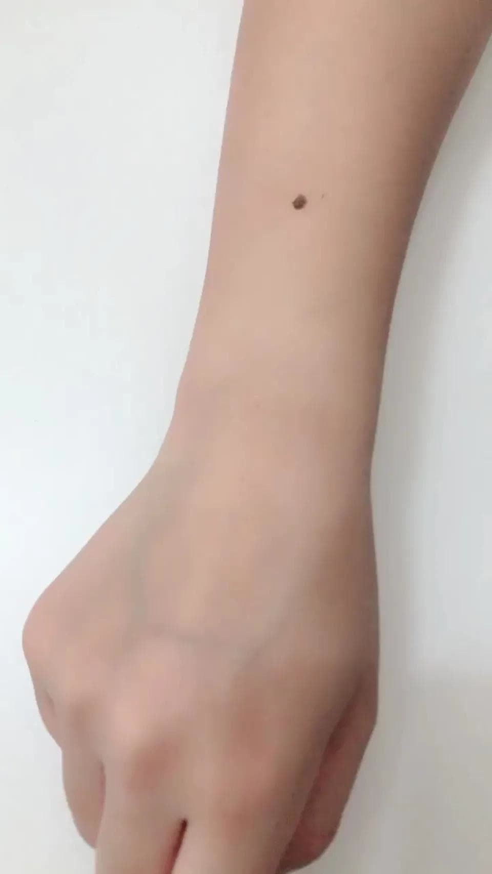 岔气了不敢呼吸,怎么办?按摩支沟穴快速缓解疼痛