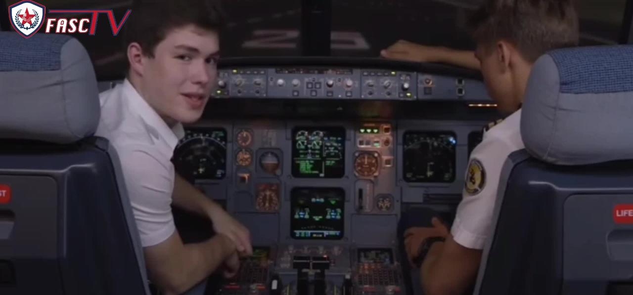 飞行员在实操之前都要经过模拟机的训练!#科普 #抖音小助手