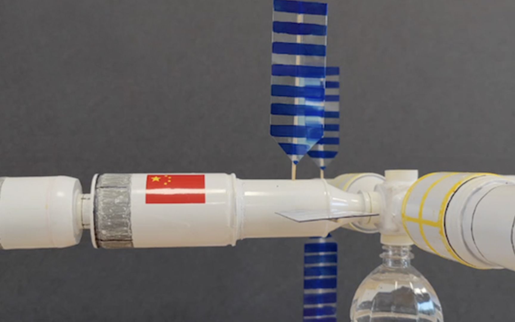 中国空间站什么样?科学老师用饮料瓶“还原”!