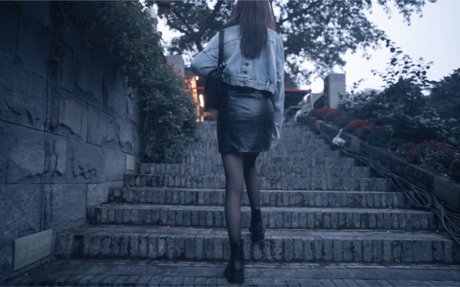 《迷失成都》索尼M3配合24GM 智云微毕S稳定器拍摄黑丝小姐姐