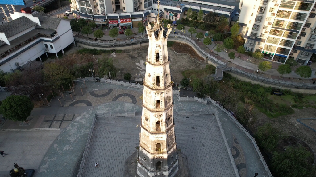 贵州文峰塔,嘉庆年间奠基,7层8边形结构,200多年历史!