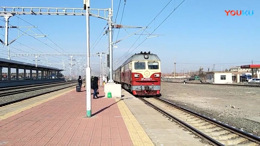 甘旗卡站拍车 T304次火车5道停车