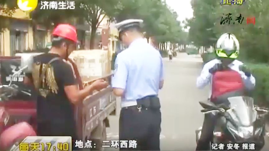 男子直接驾驶四轮电动车上路,声称不知道违反交通法,怎么回事?